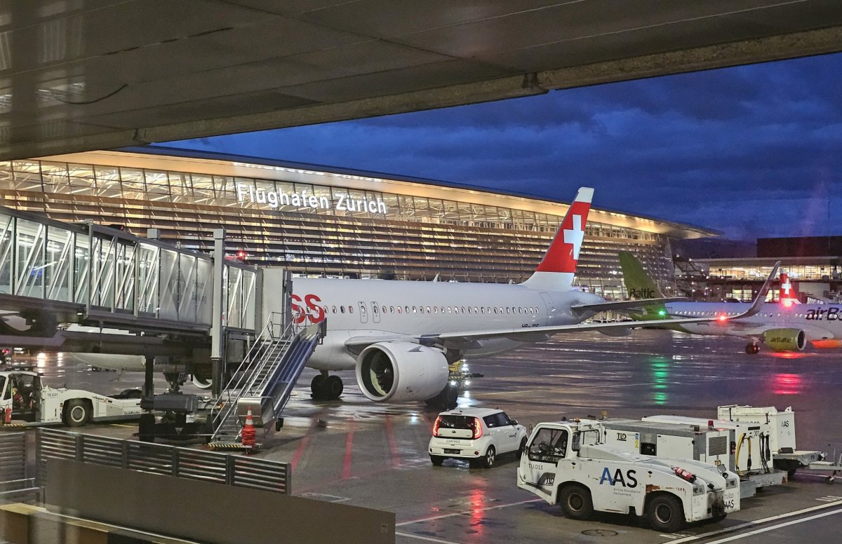 Arrivi e partenze all'aeroporto di Zurigo (ZRH)